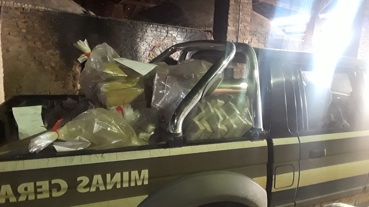 Droga de Pablo Escobar é queimada em Patos de Minas - Patos Notícias